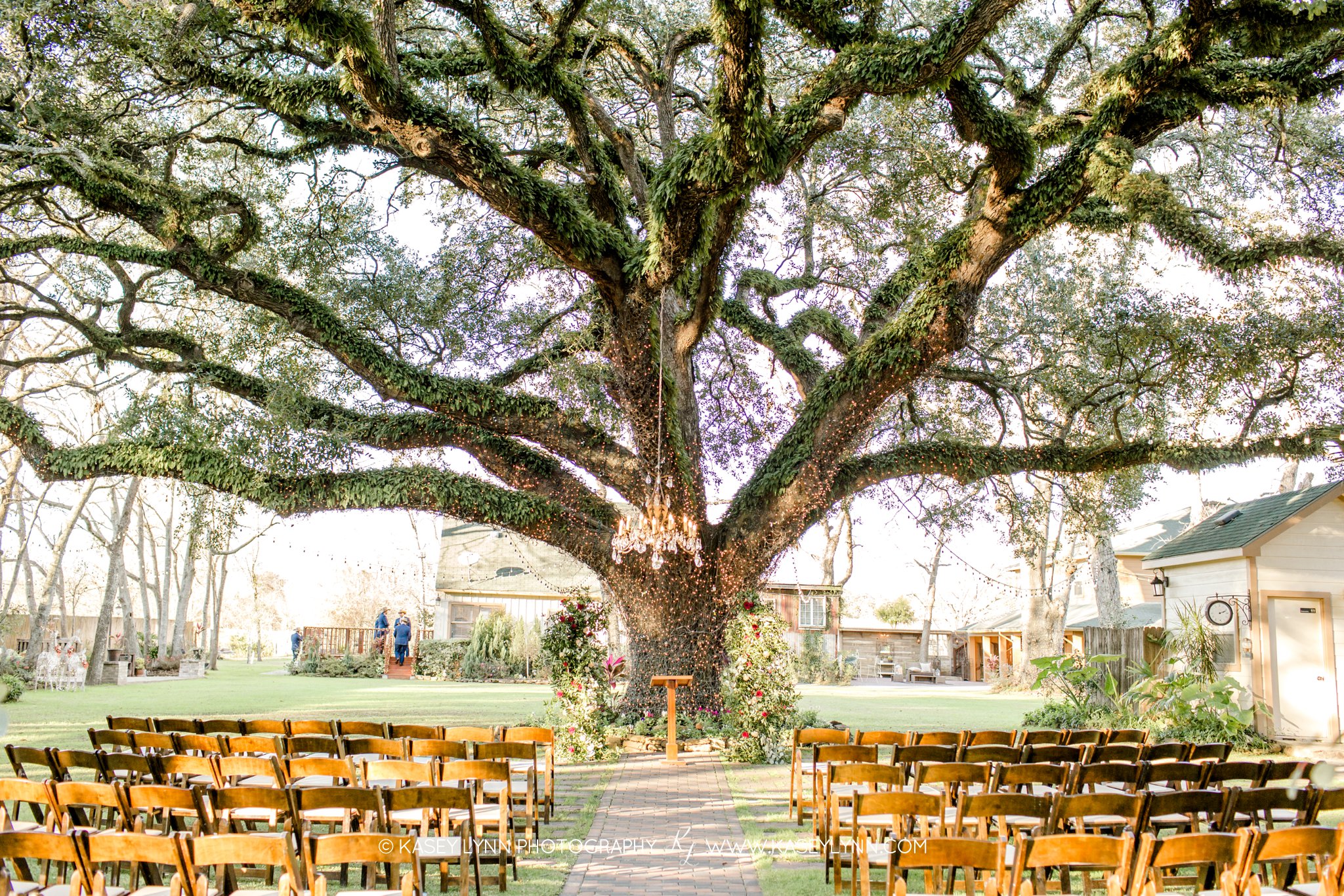 Oak Tree Manor Wedding: Erika + Isaias » KASEY LYNN