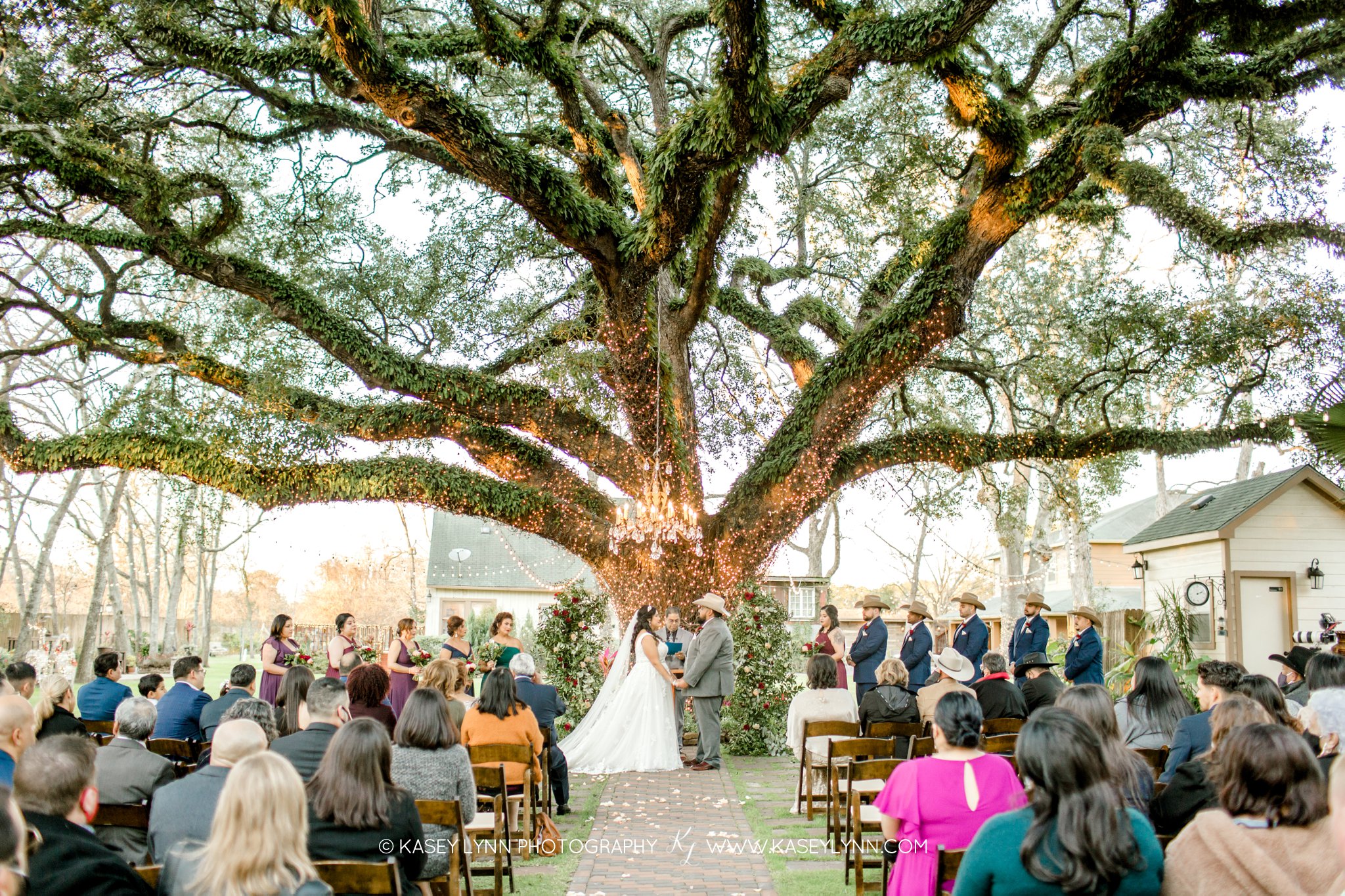 Oak Tree Manor Wedding: Erika + Isaias » KASEY LYNN