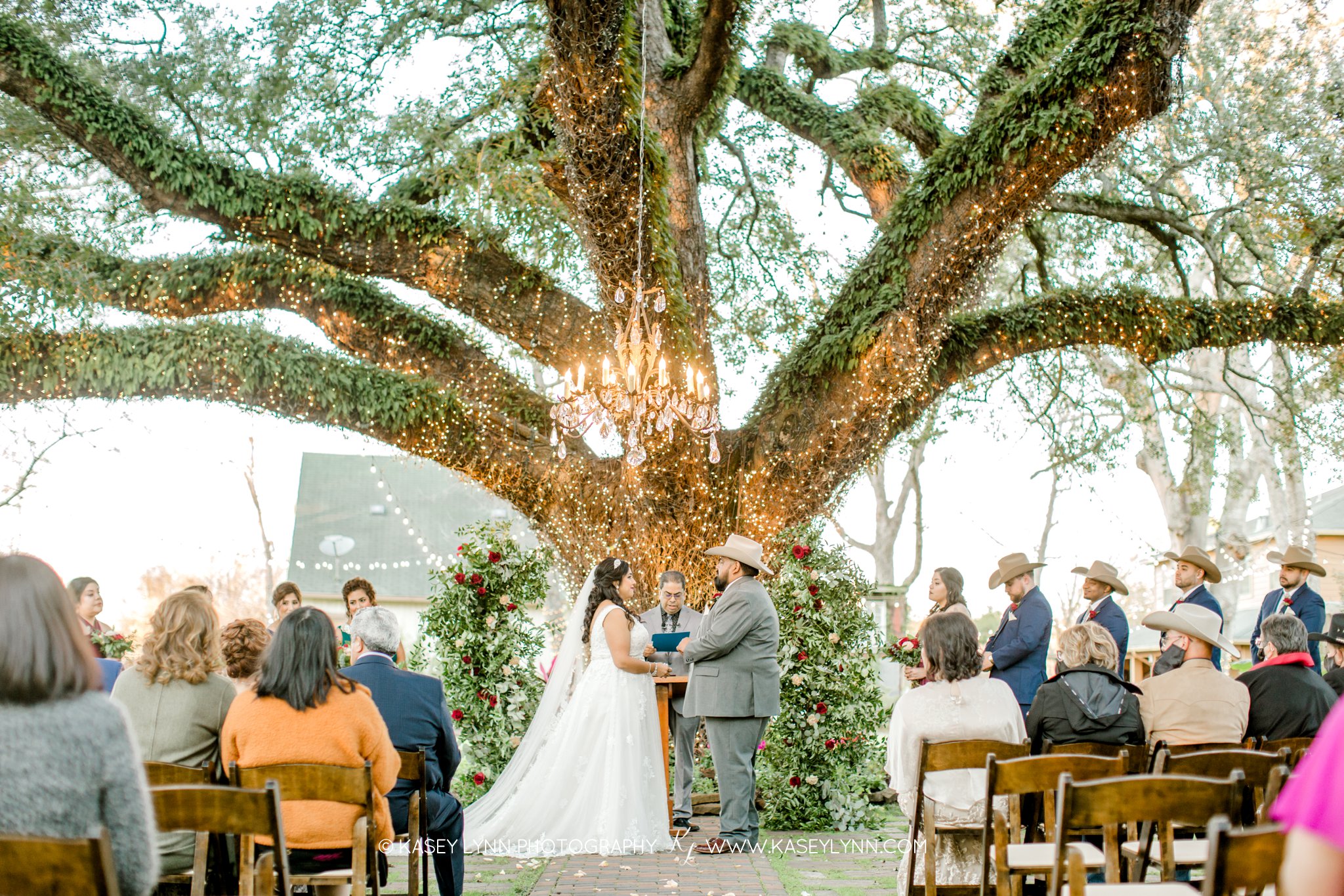 Oak Tree Manor Wedding: Erika + Isaias » KASEY LYNN